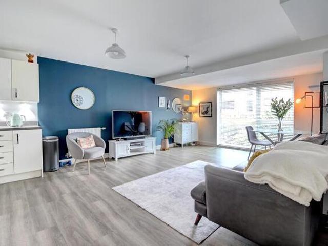 1 Bedroom Shared Living/roommate Basingstoke Hampshire LS99203972