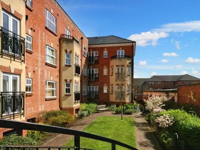 1 Bedroom Shared Living/roommate Beaconsfield Buckinghamshire 99130389
