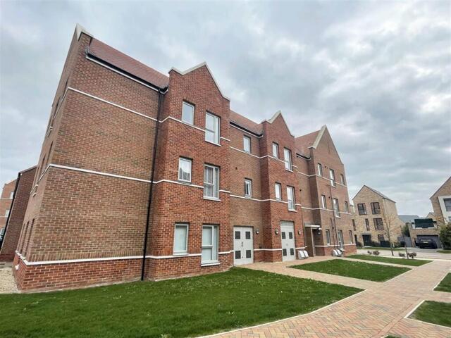 1 Bedroom Shared Living/roommate Beaulieu Hampshire 100786445