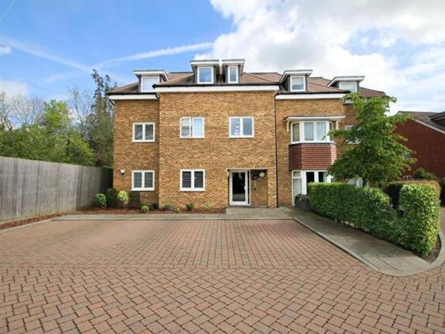 1 Bedroom Shared Living/roommate Bisley Surrey LS101678403