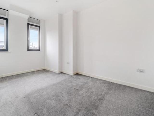 1 Bedroom Shared Living/roommate Bracknell Berkshire LS100147407