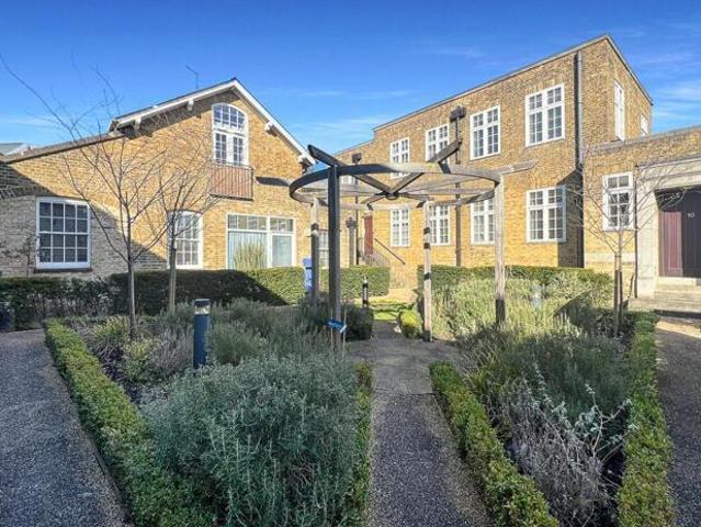 1 Bedroom Shared Living/roommate Braintree Essex 99523877