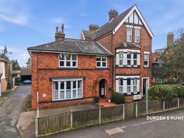 1 Bedroom Shared Living/roommate Brentwood Essex 100426491