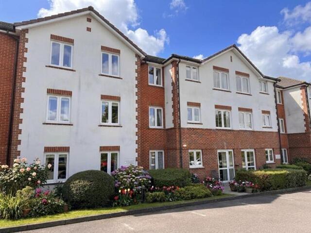 1 Bedroom Shared Living/roommate Brentwood Essex 101678466