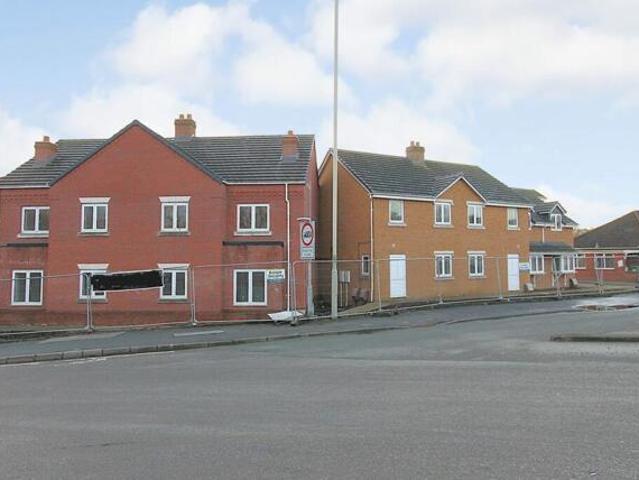 1 Bedroom Shared Living/roommate Brierley Hill Dudley 100540956