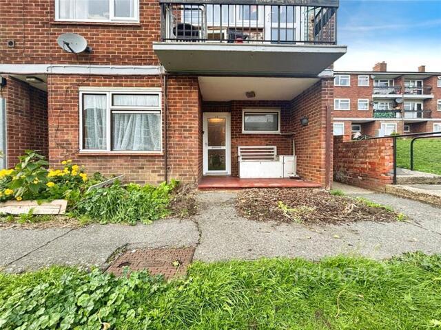 1 Bedroom Shared Living/roommate Camberley Surrey 101100121