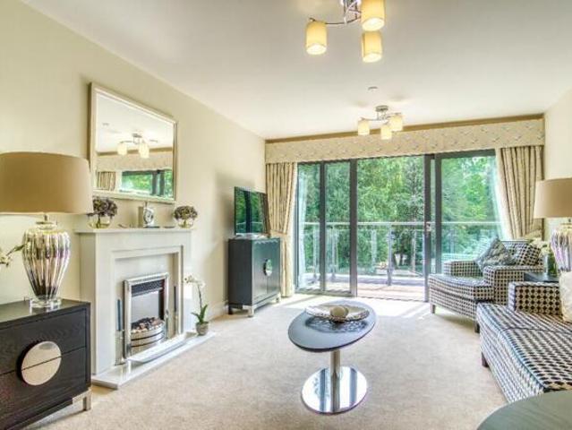 1 Bedroom Shared Living/roommate Cheltenham Gloucestershire LS100224270
