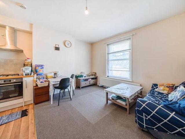 1 Bedroom Shared Living/roommate Cheltenham Gloucestershire LS100854875