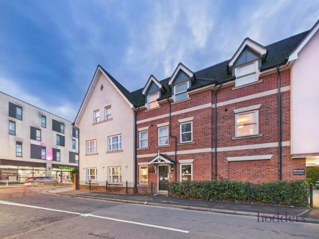 1 Bedroom Shared Living/roommate Chertsey Surrey 98903586