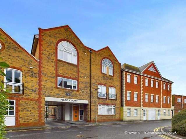 1 Bedroom Shared Living/roommate Chertsey Surrey 101678853