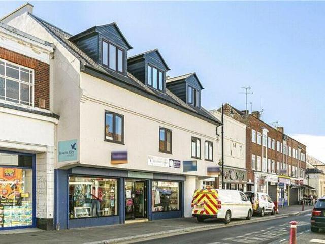 1 Bedroom Shared Living/roommate Chertsey Surrey LS100058356