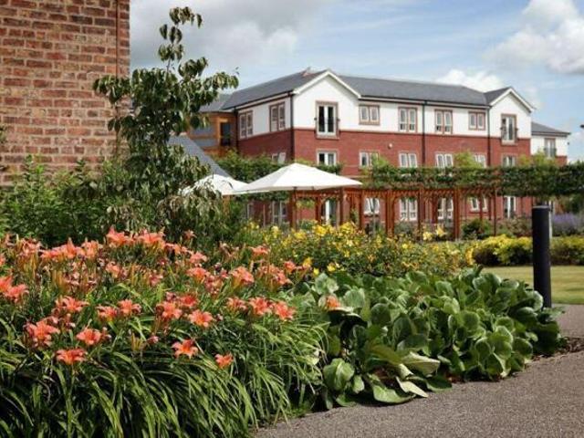 1 Bedroom Shared Living/roommate Chester Cheshire West And Chester 99380933