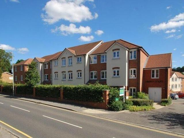 1 Bedroom Shared Living/roommate Chesham Buckinghamshire LS101676289