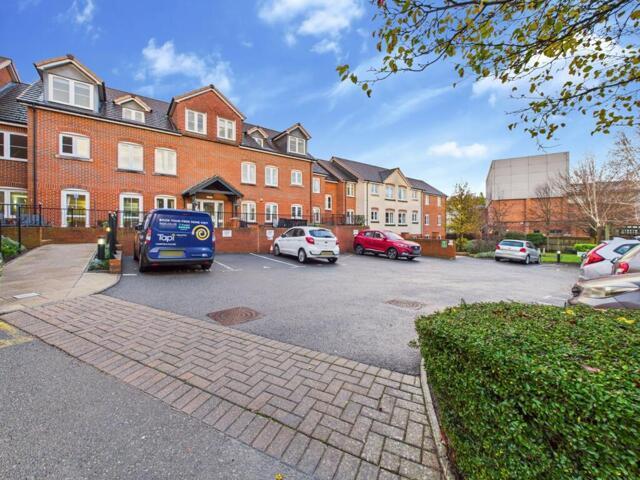 1 Bedroom Shared Living/roommate Chesham Buckinghamshire 100263283