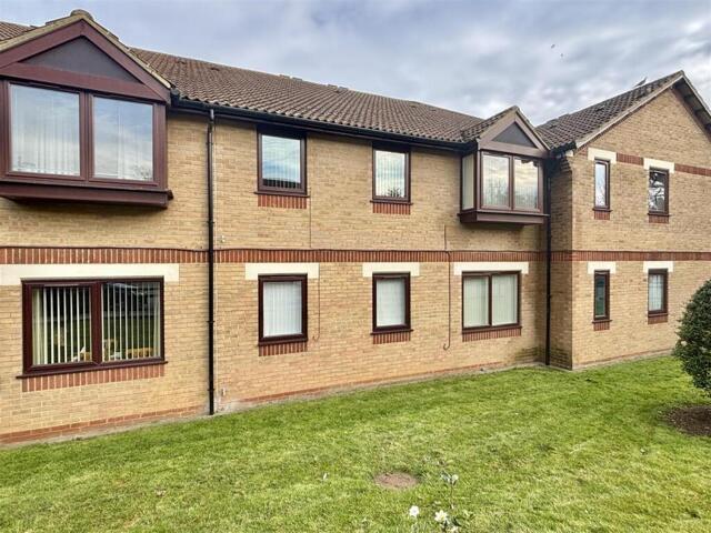 1 Bedroom Shared Living/roommate Chippenham Wiltshire 100023917