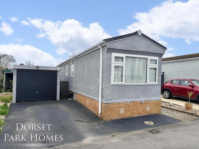 1 Bedroom Shared Living/roommate Christchurch Dorset LS100881437