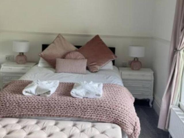 1 Bedroom Shared Living/roommate Clydach Clydach 100452229