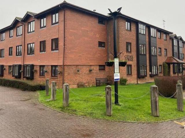 1 Bedroom Shared Living/roommate Crawley West Sussex 100342861