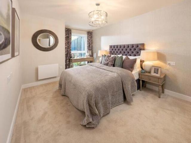 1 Bedroom Shared Living/roommate Dartmouth Devon 102002316