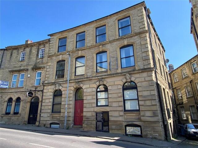 1 Bedroom Shared Living/roommate Dewsbury Kirklees LS100503048