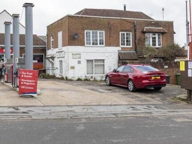 1 Bedroom Shared Living/roommate Dorking Surrey LS100649368