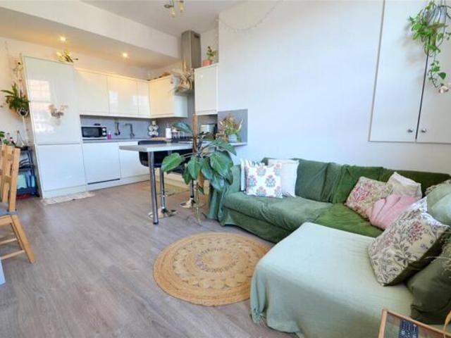 1 Bedroom Shared Living/roommate East Grinstead West Sussex LS99436977
