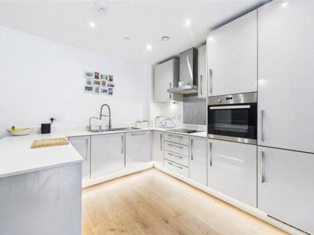1 Bedroom Shared Living/roommate East Grinstead West Sussex 100426447