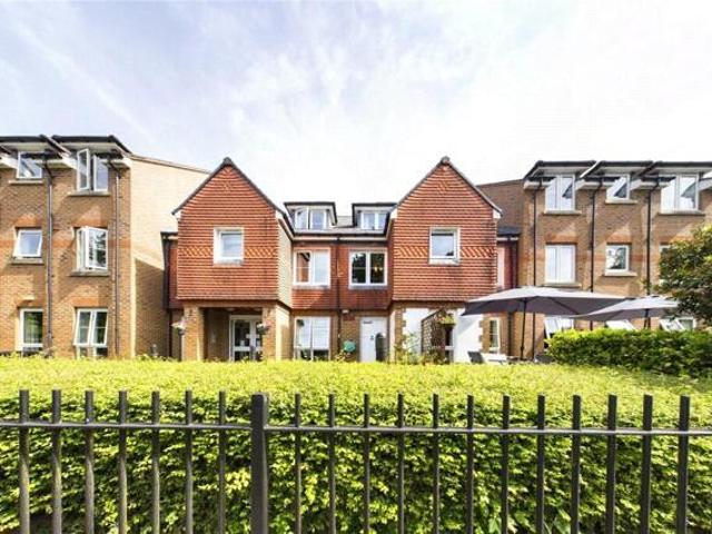 1 Bedroom Shared Living/roommate East Grinstead West Sussex 99344880