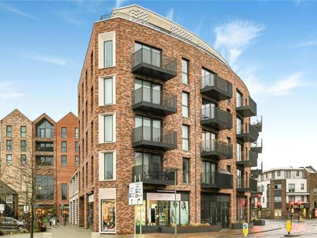 1 Bedroom Shared Living/roommate Egham Surrey LS101278096