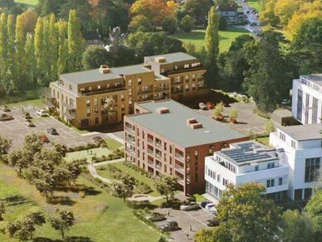 1 Bedroom Shared Living/roommate Esher Surrey 100024249