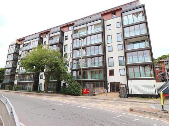 1 Bedroom Shared Living/roommate Farnborough Hampshire 98504138