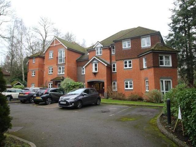 1 Bedroom Shared Living/roommate Fleet Hampshire 98834508