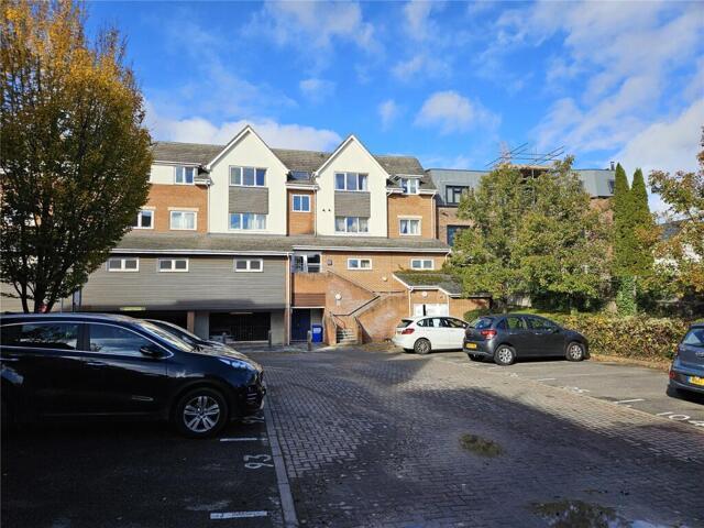 1 Bedroom Shared Living/roommate Fleet Hampshire 101931368