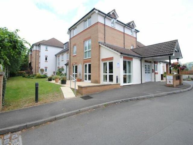 1 Bedroom Shared Living/roommate Gloucestershire Gloucestershire LS100426009