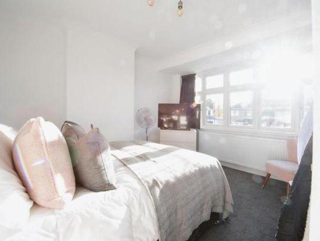 1 Bedroom Shared Living/roommate Greater London England LS90748919