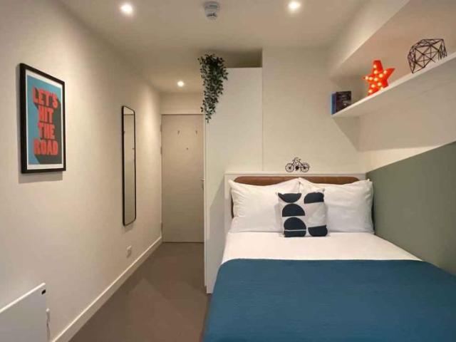 1 Bedroom Shared Living/roommate Huddersfield Huddersfield LS97835704
