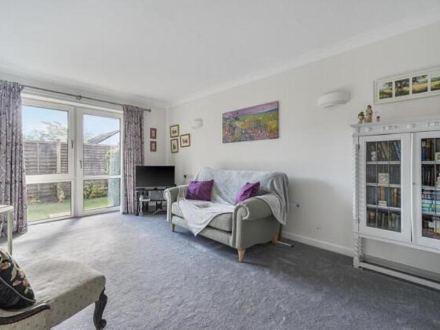 1 Bedroom Shared Living/roommate Haslemere Surrey 101892369