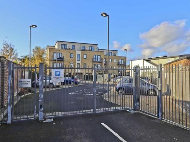 1 Bedroom Shared Living/roommate Hayes Greater London 99642080