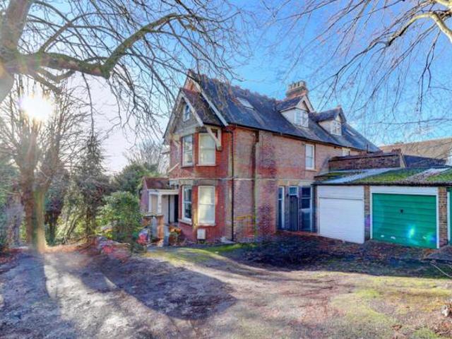 1 Bedroom Shared Living/roommate High Wycombe Buckinghamshire LS99926325