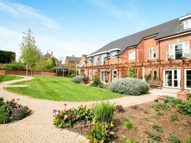 1 Bedroom Shared Living/roommate Hitchin Hertfordshire LS99895095