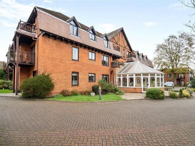 1 Bedroom Shared Living/roommate Hook Hampshire LS100685183
