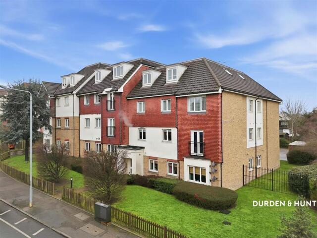 1 Bedroom Shared Living/roommate Hornchurch Greater London LS101678469