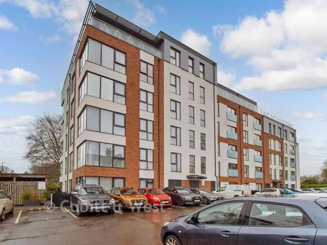 1 Bedroom Shared Living/roommate Horsham West Sussex LS99895260
