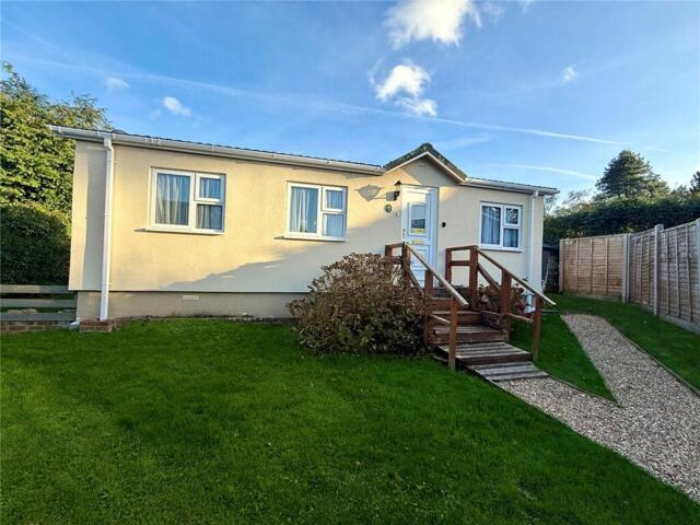1 Bedroom Shared Living/roommate Lyndhurst Hampshire LS100456819