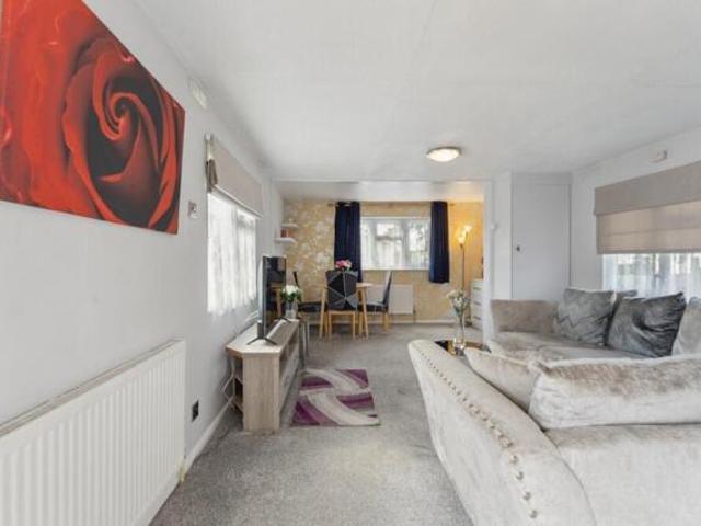 1 Bedroom Shared Living/roommate Langley Slough 100614950