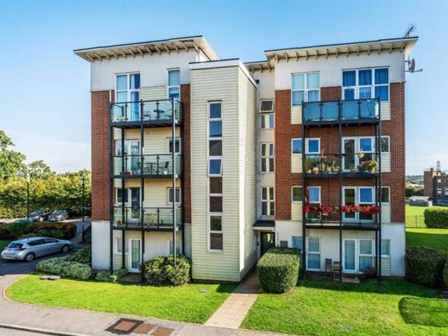1 Bedroom Shared Living/roommate Leatherhead Surrey 98930162