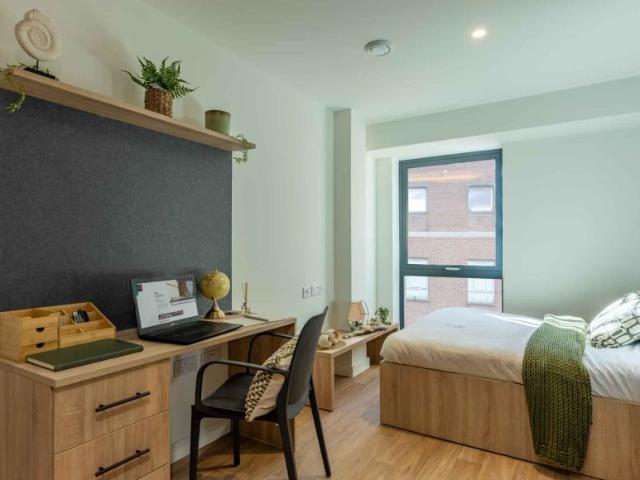 1 Bedroom Shared Living/roommate Leeds Leeds 97671737