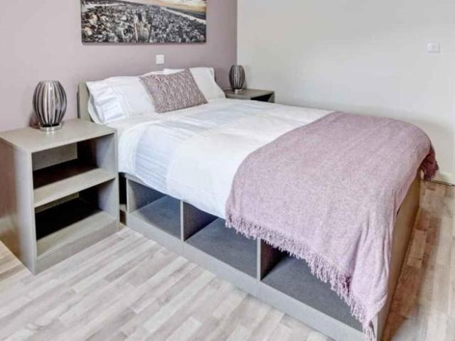 1 Bedroom Shared Living/roommate Leeds Leeds 90552402