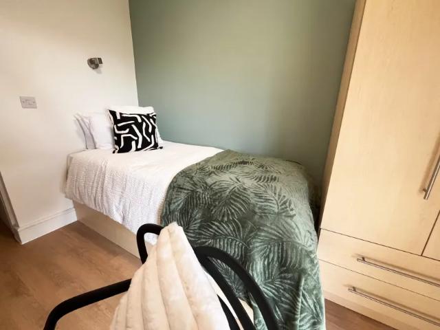 1 Bedroom Shared Living/roommate Liverpool Liverpool 99500485