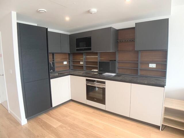 1 Bedroom Shared Living/roommate London Greater London 100456596